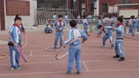实验小学学生在操场活动的场景