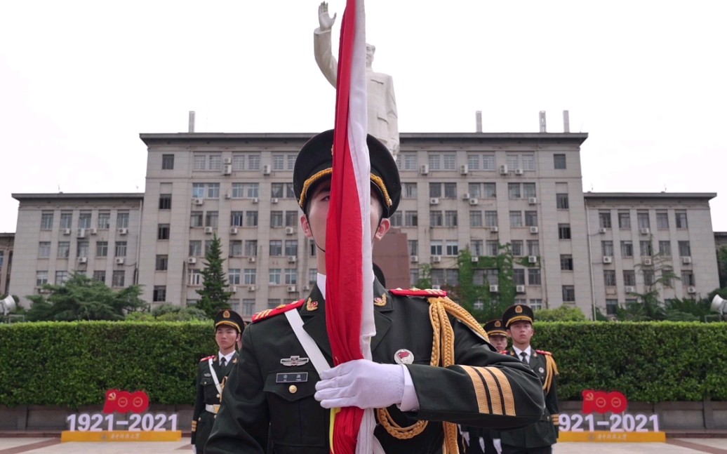 迎国旗,奏唱国歌!