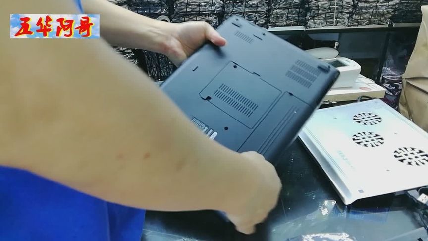 阿哥自己更换笔记本电池,简单省钱,五秒钟搞定,满血复活