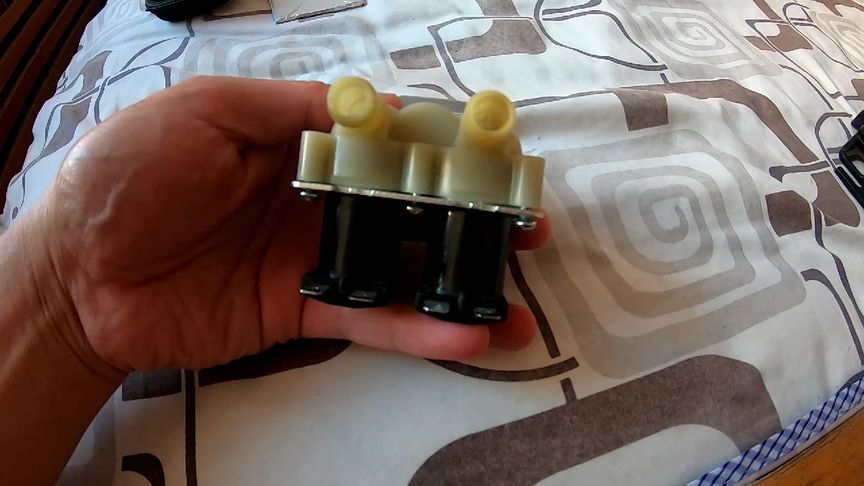 滚筒洗衣机140元的进水阀坏了~拆解