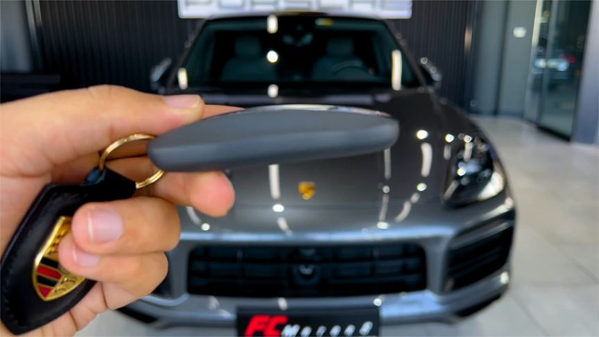 2022款保时捷卡宴按下钥匙,近距离了解后,给个不买的理由!