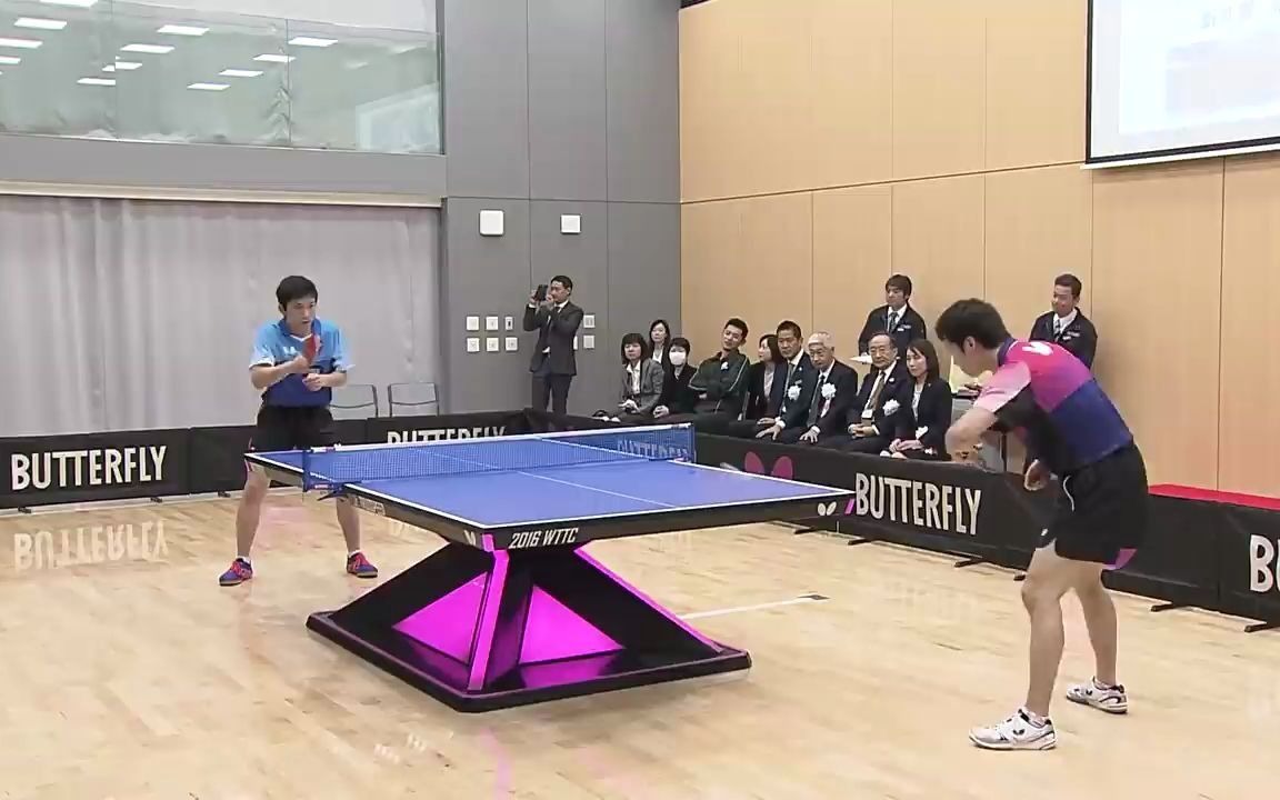 张本智和vs水谷隼的表演赛 还有坐在旁边的张继科(2018日本蝴蝶活动)