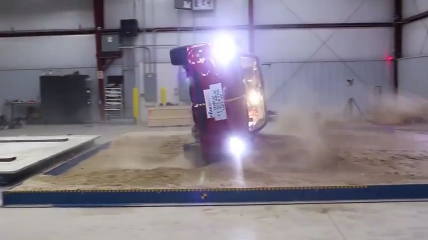 特斯拉 MODEL Y 最新碰撞测试视频