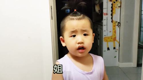 电梯故障门打不开!奶孙仨吓坏了!后来电梯停在了顶楼32等侯救援