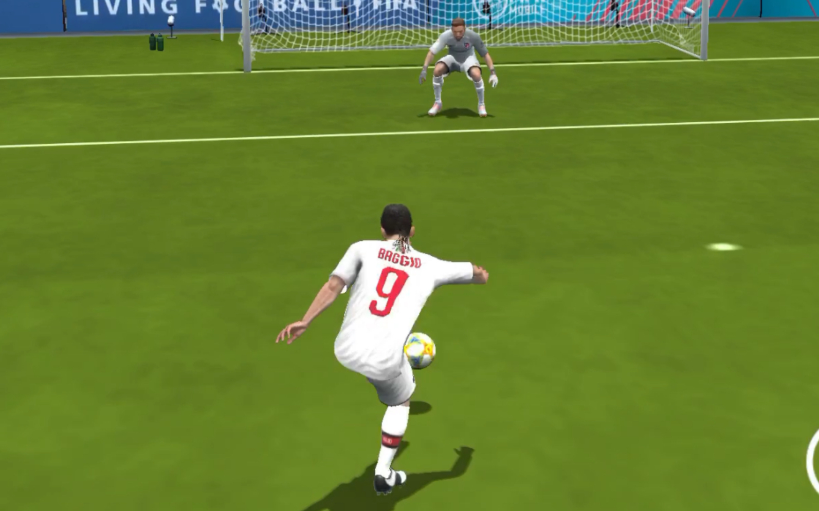 《FIFA足球世界》关于后场定位球快速反击时高中锋的支点作用