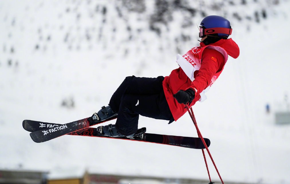 谷爱凌两轮90+,断层第一稳进决赛!