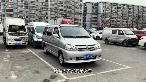 自动挡双天窗。丰田霸道2.7,面包车里的普拉多。新车落地20多万