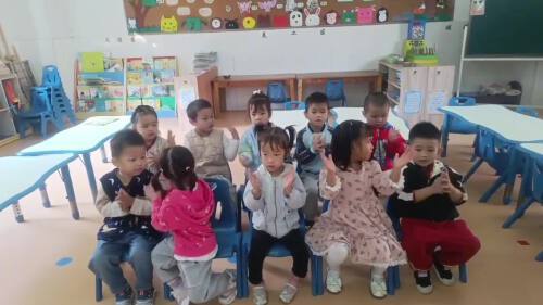小班课堂与生活,学到的赶紧回家表演给我看,宝宝真的变化很大