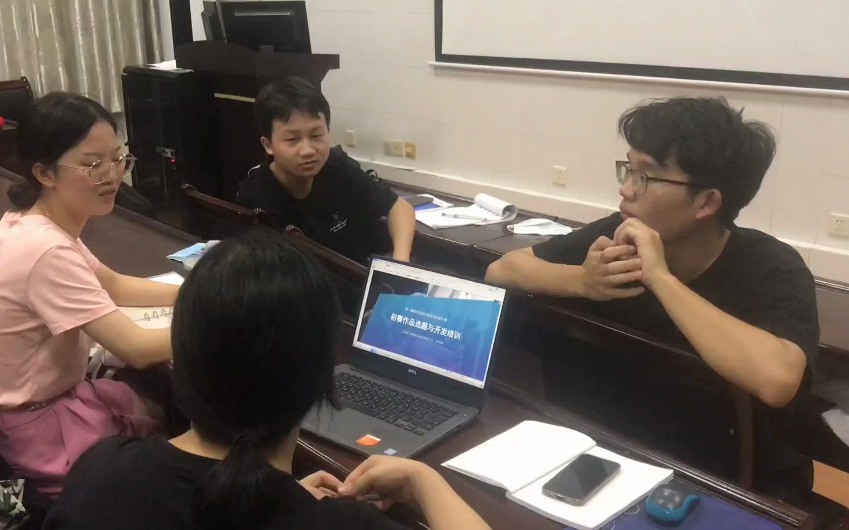 临床医学赛道医心医毅队新冠肺炎患者的医学生见习虚拟仿真实验