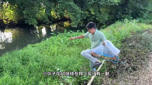 小伙花60元网上买的手抛网,第一次撒网就上石斑鱼