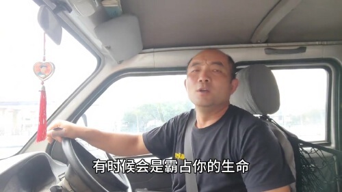 家长们朋友们咱们一定要控制孩子们玩手机的时间