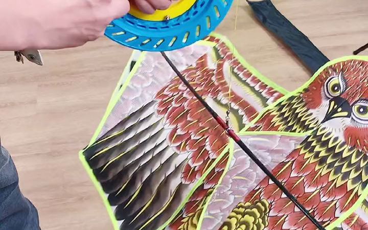 【风筝】1.8米的老鹰风筝组装和注意事项!鹰风筝头部杆注意别弄丢了。