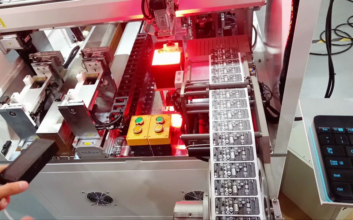 秦泰盛多功能外置电源壳自动贴标签设备 笔记本电脑电源适配器自动...