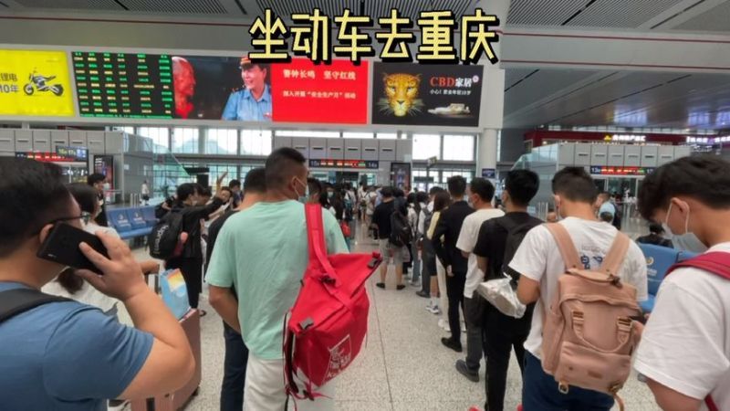 离开贵阳坐动车去重庆,全程实拍贵阳北站房进站流程以及沿途风景