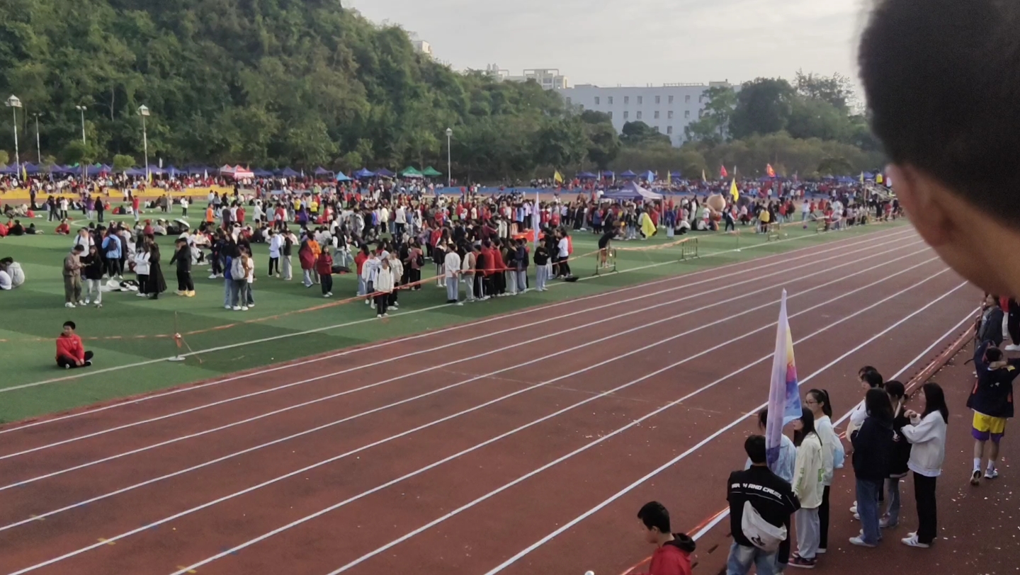 平果高级中学,校运会体育生接机表演赛