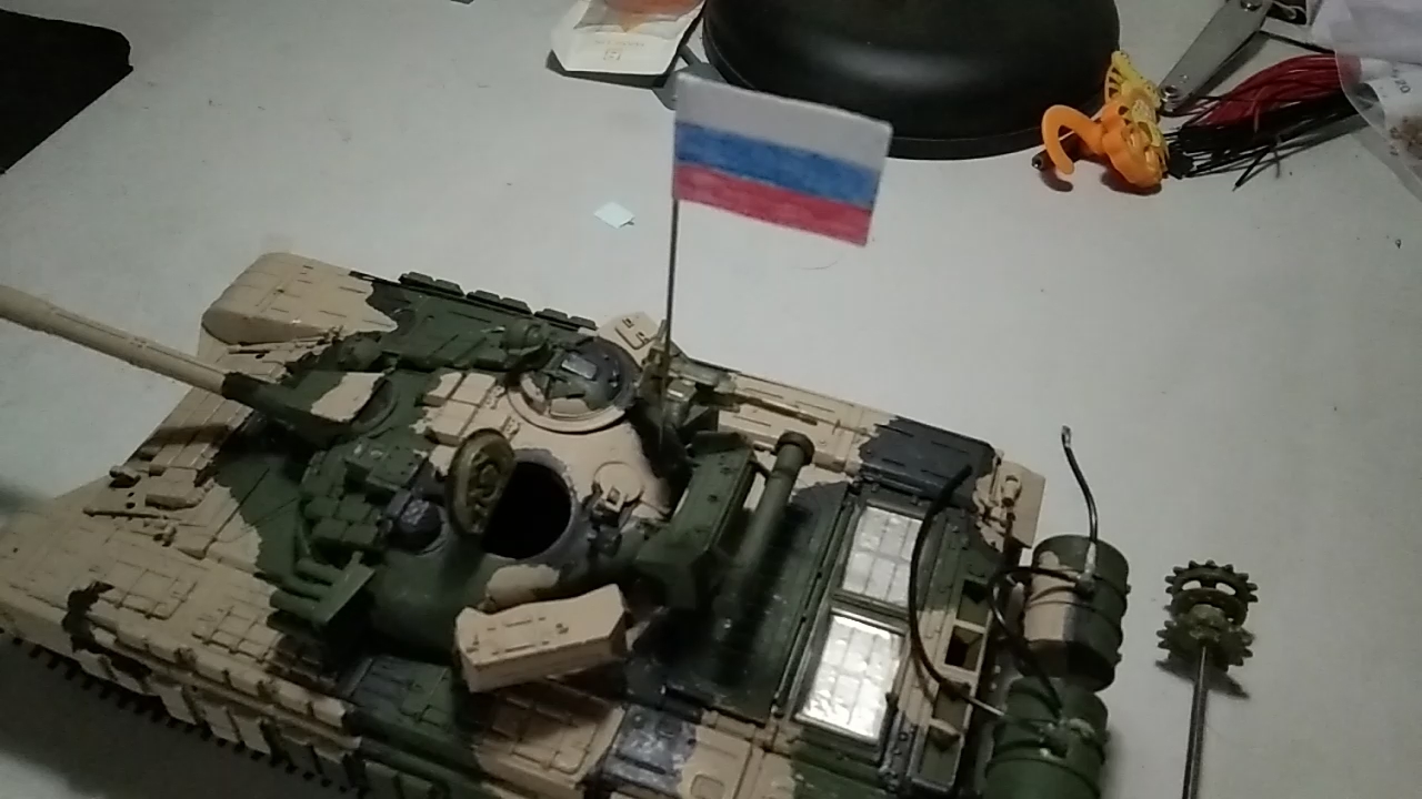 小号手 俄罗斯T-72B电动坦克模型