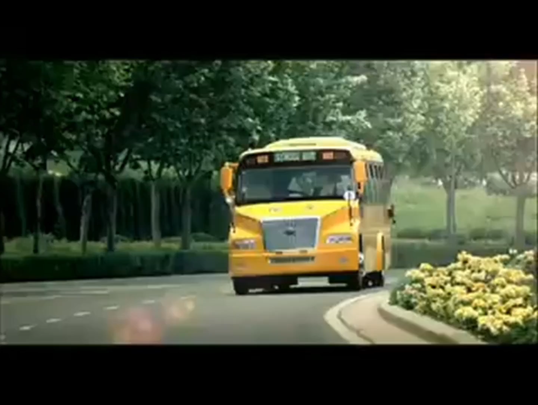 摄图网广告模仿之一 宇通客车