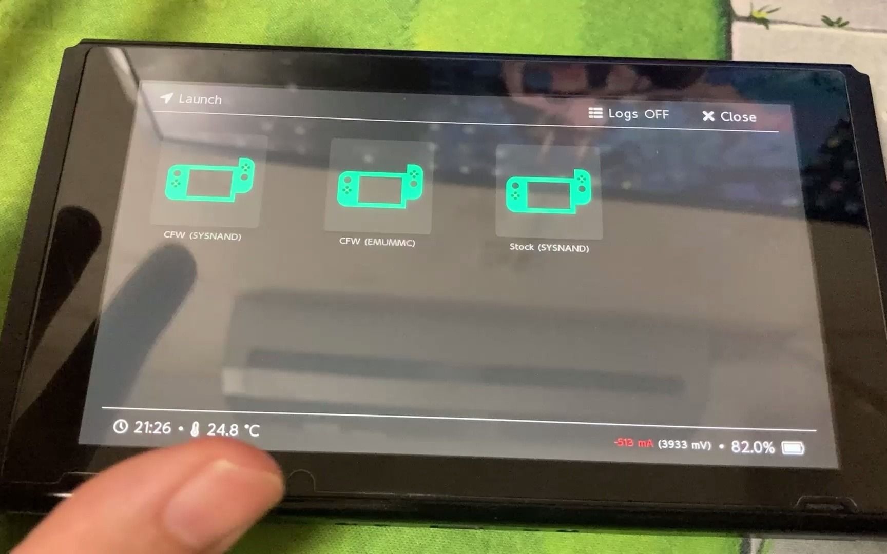 给大家展示一台switch的砖机(各种蓝屏)