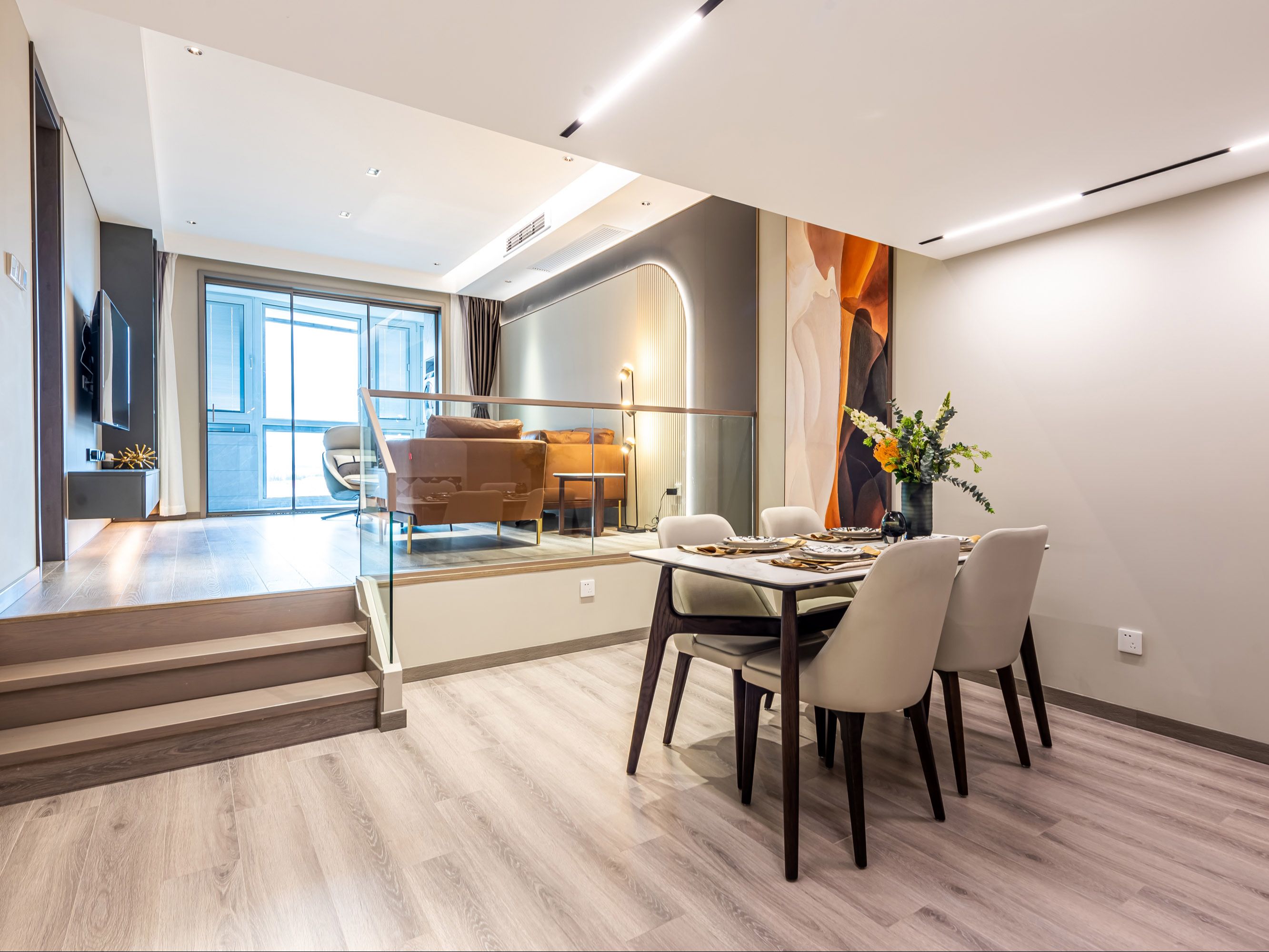 107㎡错层尴尬户型,巧改多边形厨房、三角形卫生间,变身错落有致时尚...