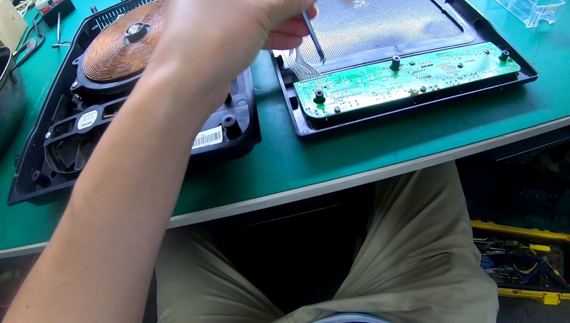 电磁炉维修,操作面板按键失灵,全部更换后个别按键仍然不灵