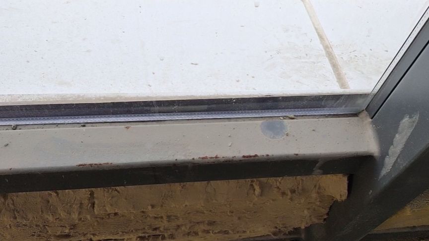 做钢材上的氟碳喷涂,做完面漆没多长时间就有锈,看看咋回事