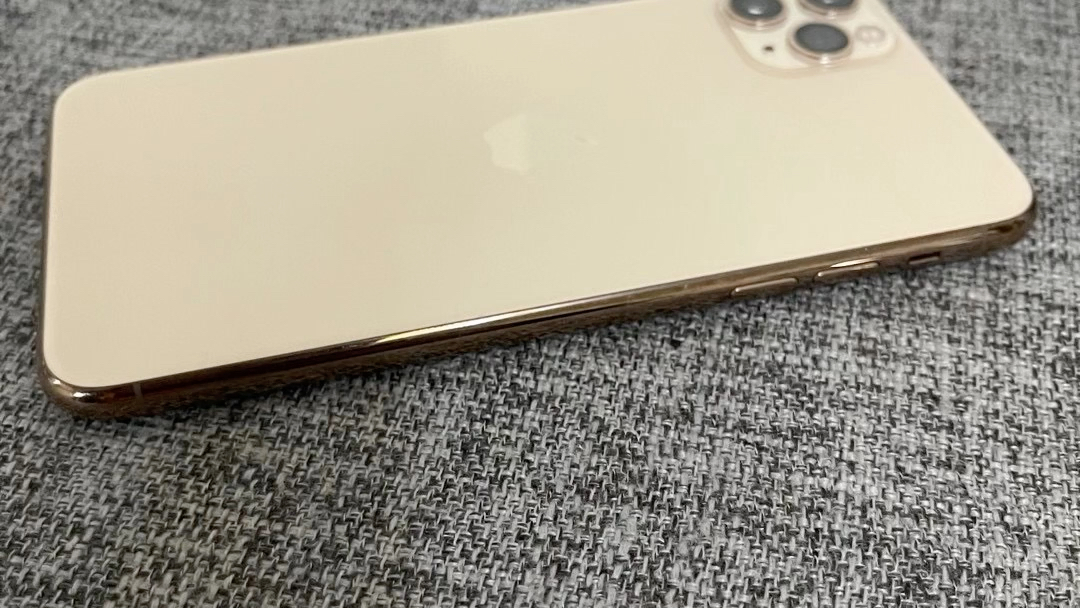 苹果11promax 黑解64g纯原无拆修爱思全绿 拿回去随便质检 有一点不...