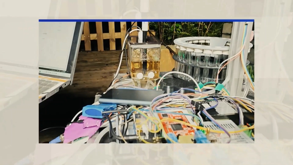 基于龙芯1B和STM32的自制水质检测仪