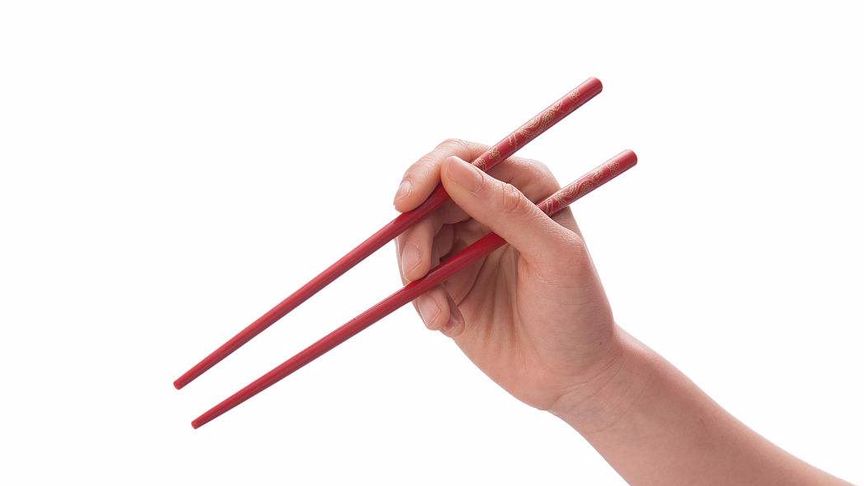 活了一辈子别把筷子拿错了,教你正确用法,男女老幼都要看看