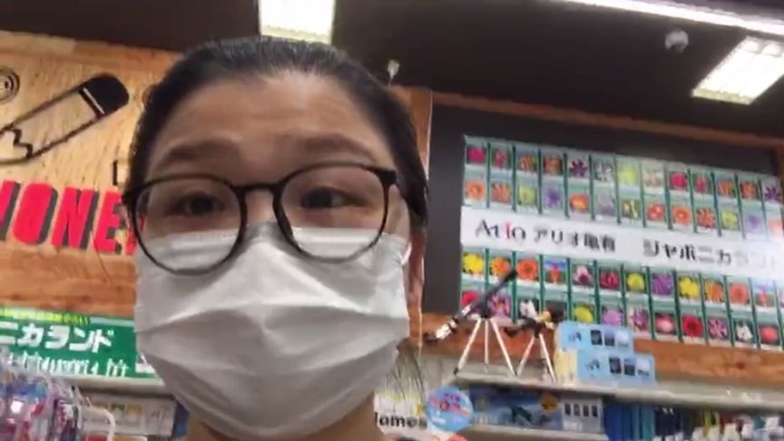 戴口罩出来买学习用具,注意安全啊