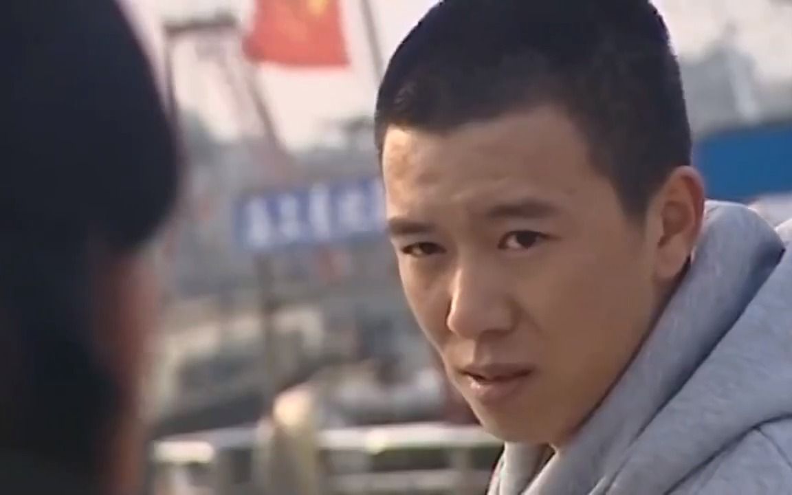 致命:女警看不起小伙,没想到他把逃犯抓住了,实力不容小觑啊