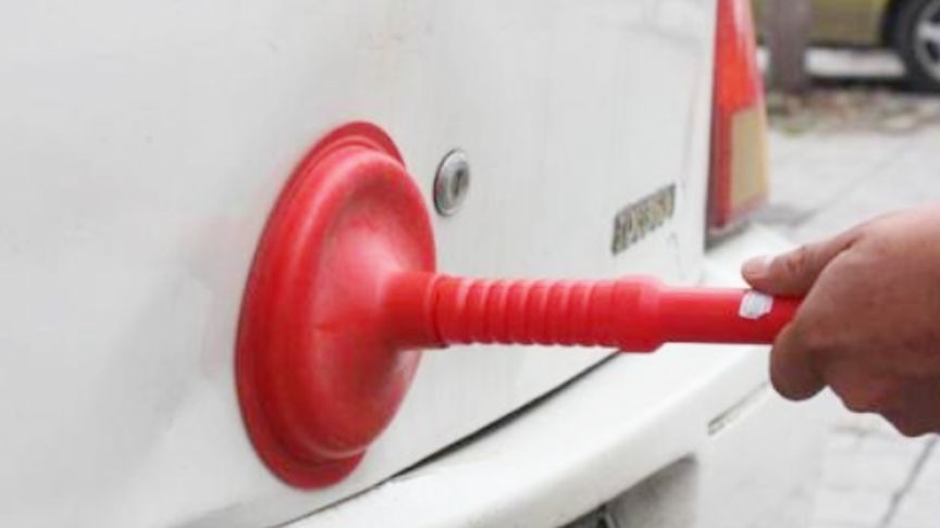 马桶搋子你还花钱买吗?家政阿姨教我一招,一个塑料瓶就可以自制