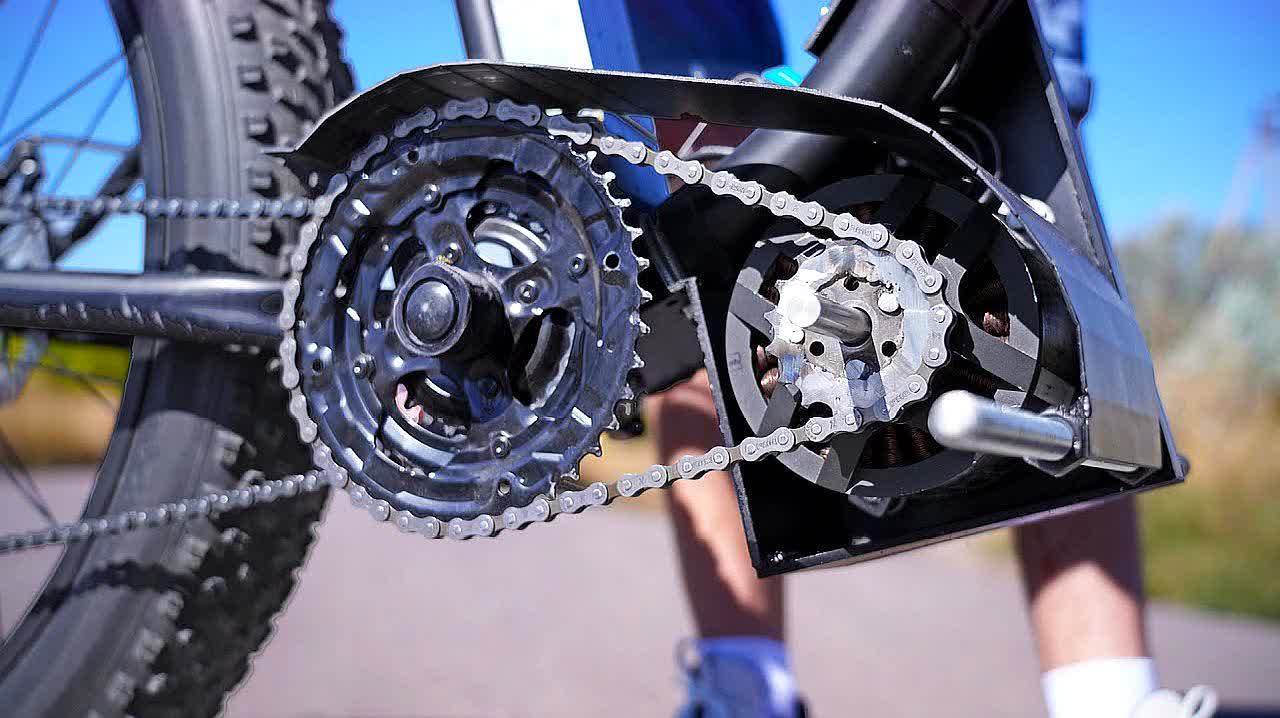 自行车秒改电动车,这波操作看似简单,成品秒超摩托车