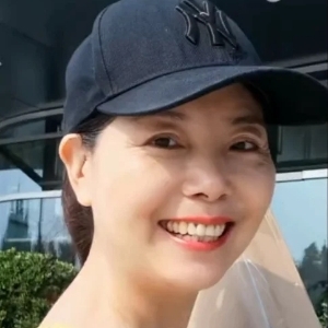 青岛办公家具杨姐 