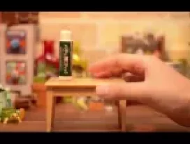 治愈系定格动画,在小巧精致的厨房里,润唇膏加糖果烹饪成口红!