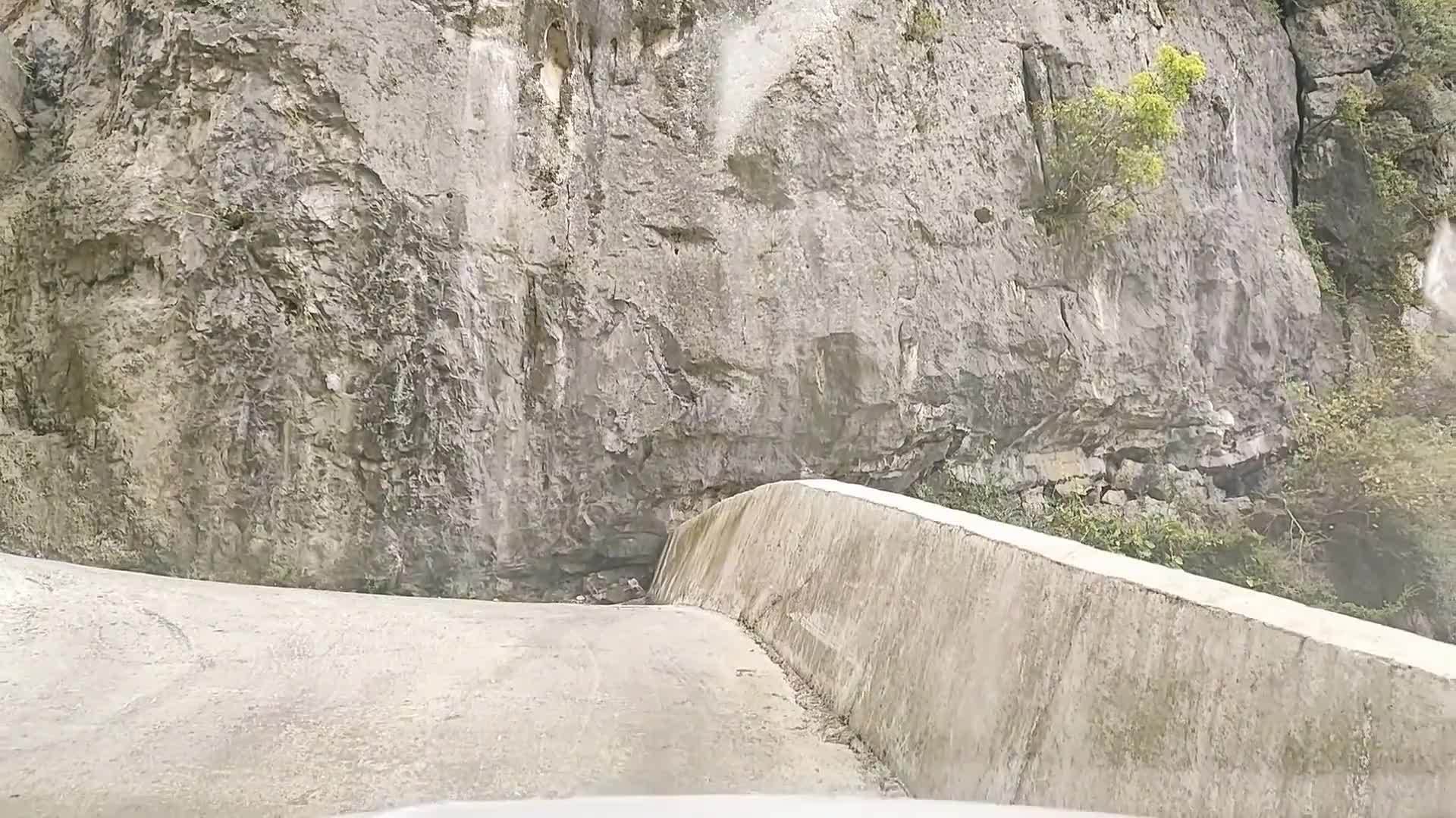 自驾游西藏路上挑战重庆大山里的陡坡,我的开车技术时好时坏的 #头条...