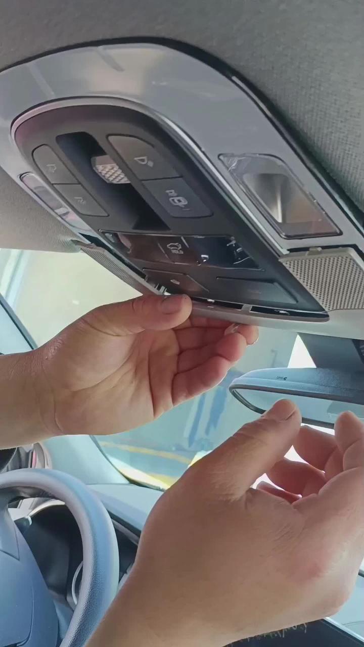 胜达旅行家免接线行车记录仪安装阅读灯取电拆卸步骤