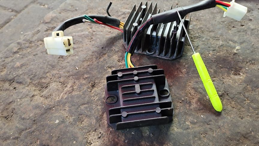 摩托车整流器,带电容的普遍使用寿命长!对比一下轻松分辨