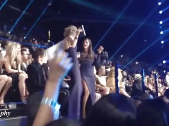 泰勒蛇精病复发!第56届格莱美颁奖典礼Taylor Swift再次忘情舞蹈