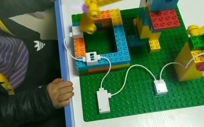 少儿机器人编程加盟费-少儿教育品牌加盟-奇幻编程机器人