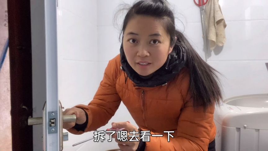 门锁坏了请开锁师傅费用太高,学会这招,换锁不用在求人