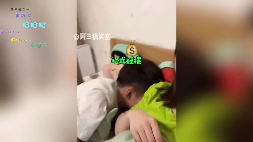 男朋友撒娇被发现时的反应