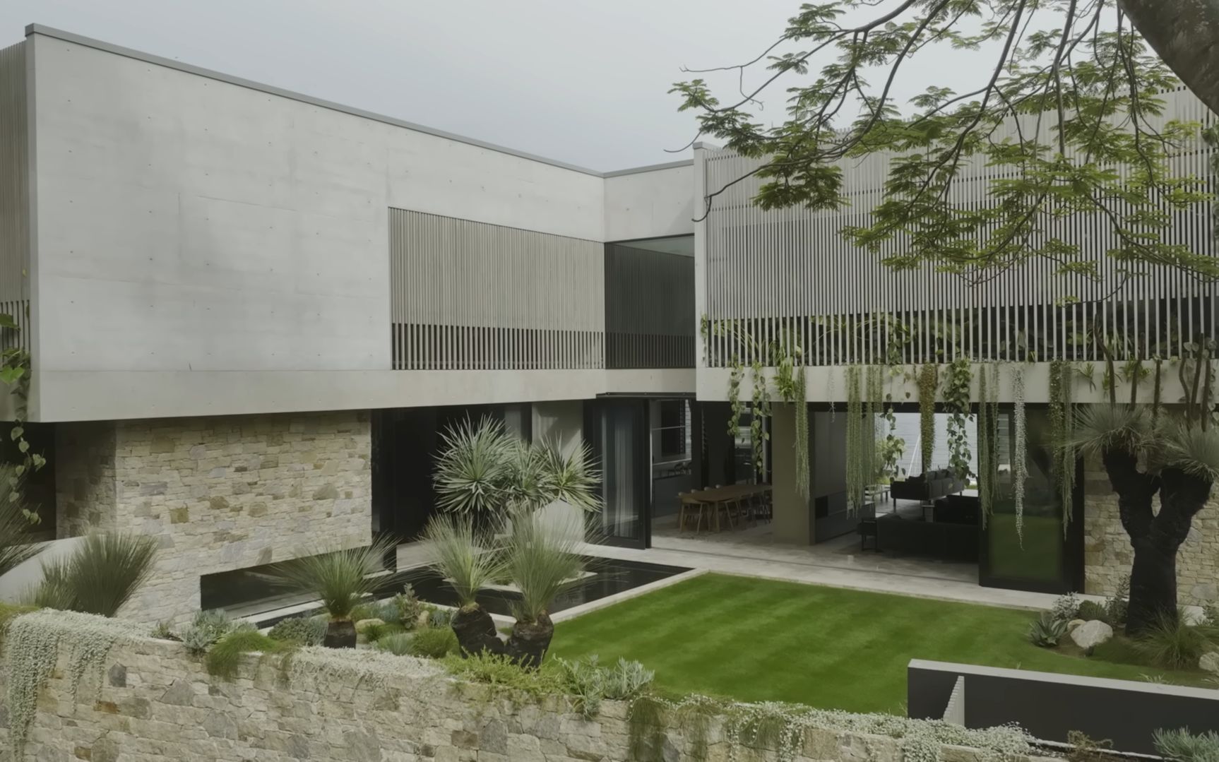 探索完全适应亚热带气候的混凝土梦想之家(参观房屋)