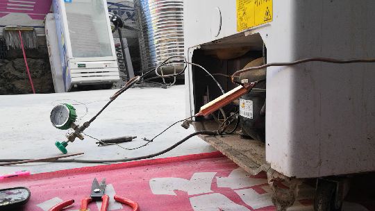 冰箱管路的焊接,铜管跟铁管焊接有学问