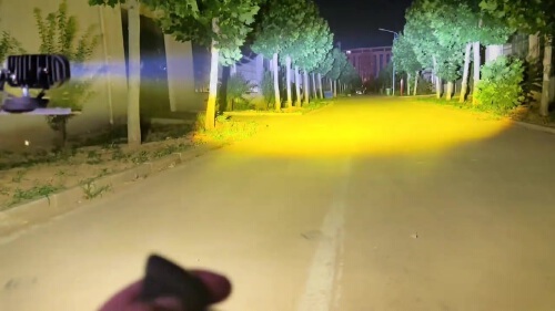 电瓶车摩托车汽车货车都能装的一款灯射程500米比汽车灯亮3倍