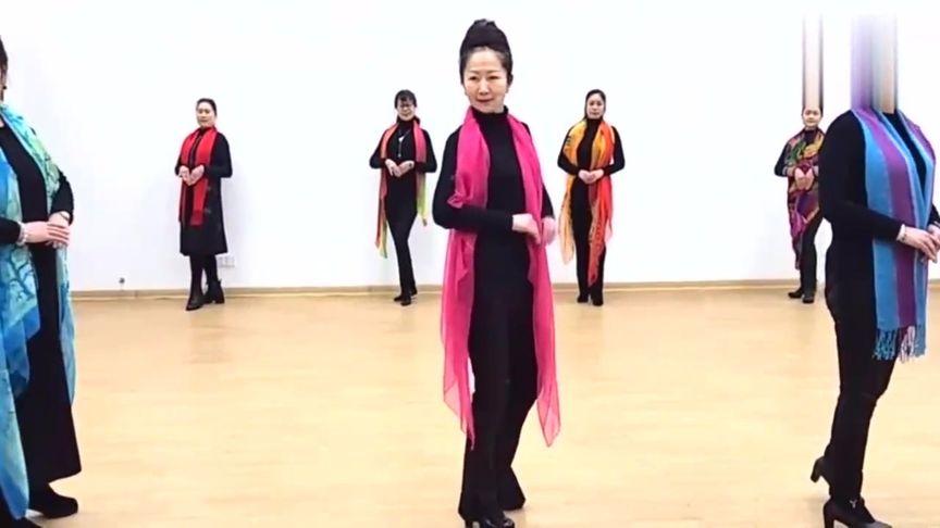 中老年旗袍模特走秀基本功教学:上步转身动作分解讲解