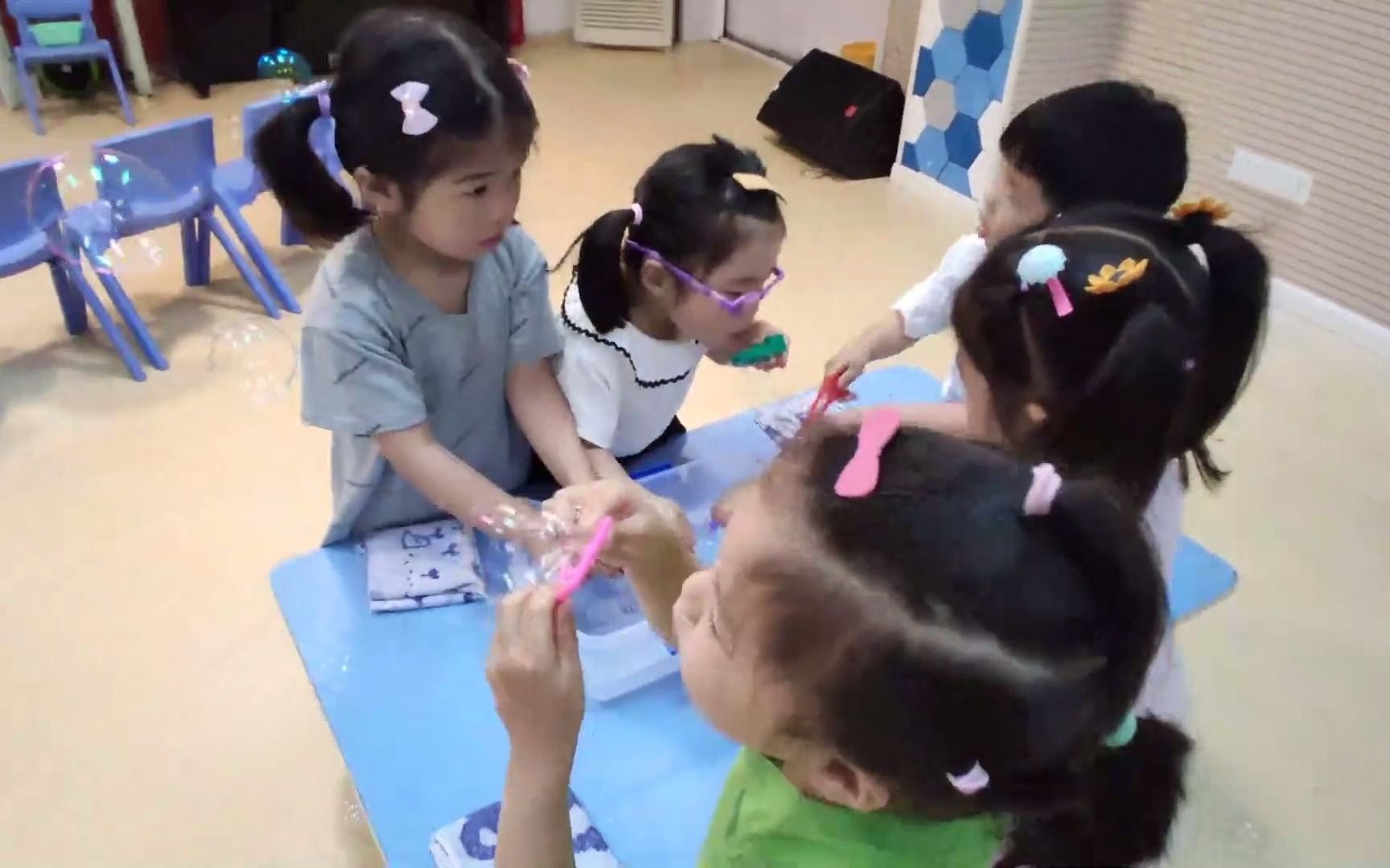 幼儿园公开课优质课小班科学《吹泡泡》课堂实录