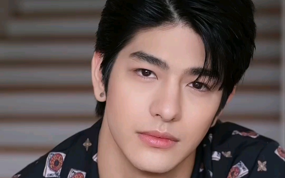 【luke】他泰GMM男艺人!迷死我得了,很难不爱luke,不笑的时候,真的很...