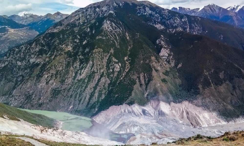 轰炸机可解决破冰开河除险,那为何地震形成的堰塞湖不用轰炸机?