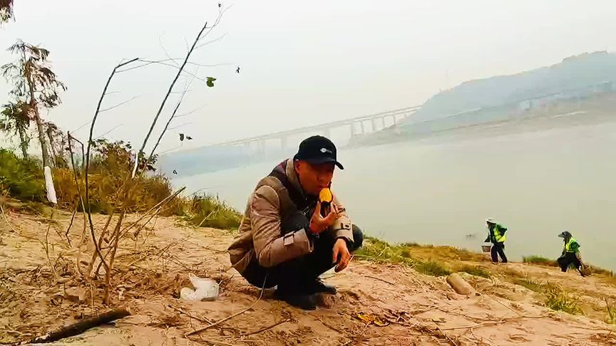 河边考红薯#巨量算数官方入口 #户外钓鱼 #视频标签