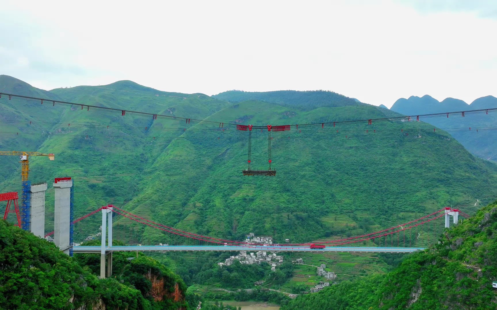 省内第一吨位!乌蒙山特大桥无塔架缆索吊装系统试吊成功